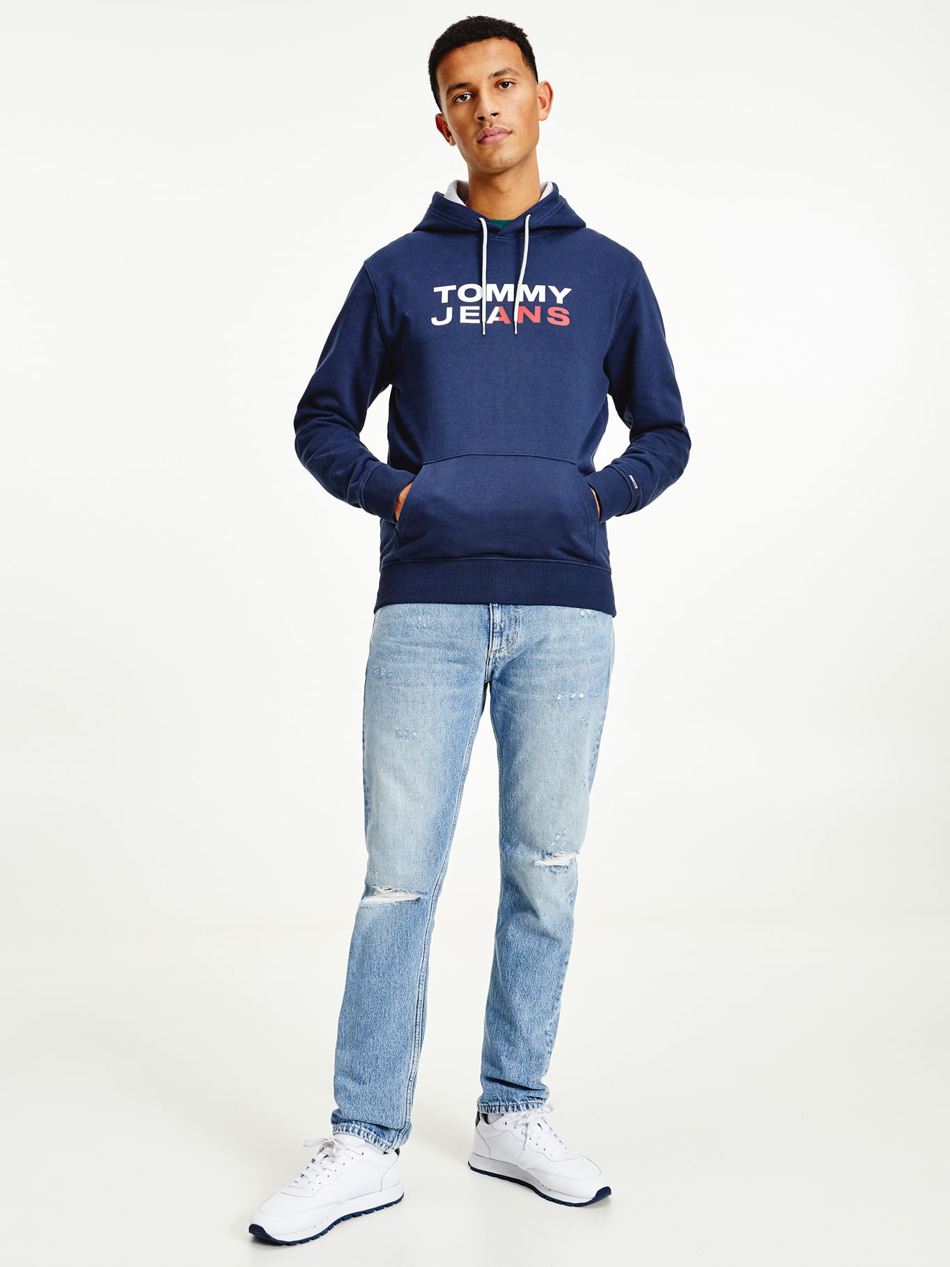 SUETER ESSENTIAL CON LOGO Y HOODIE