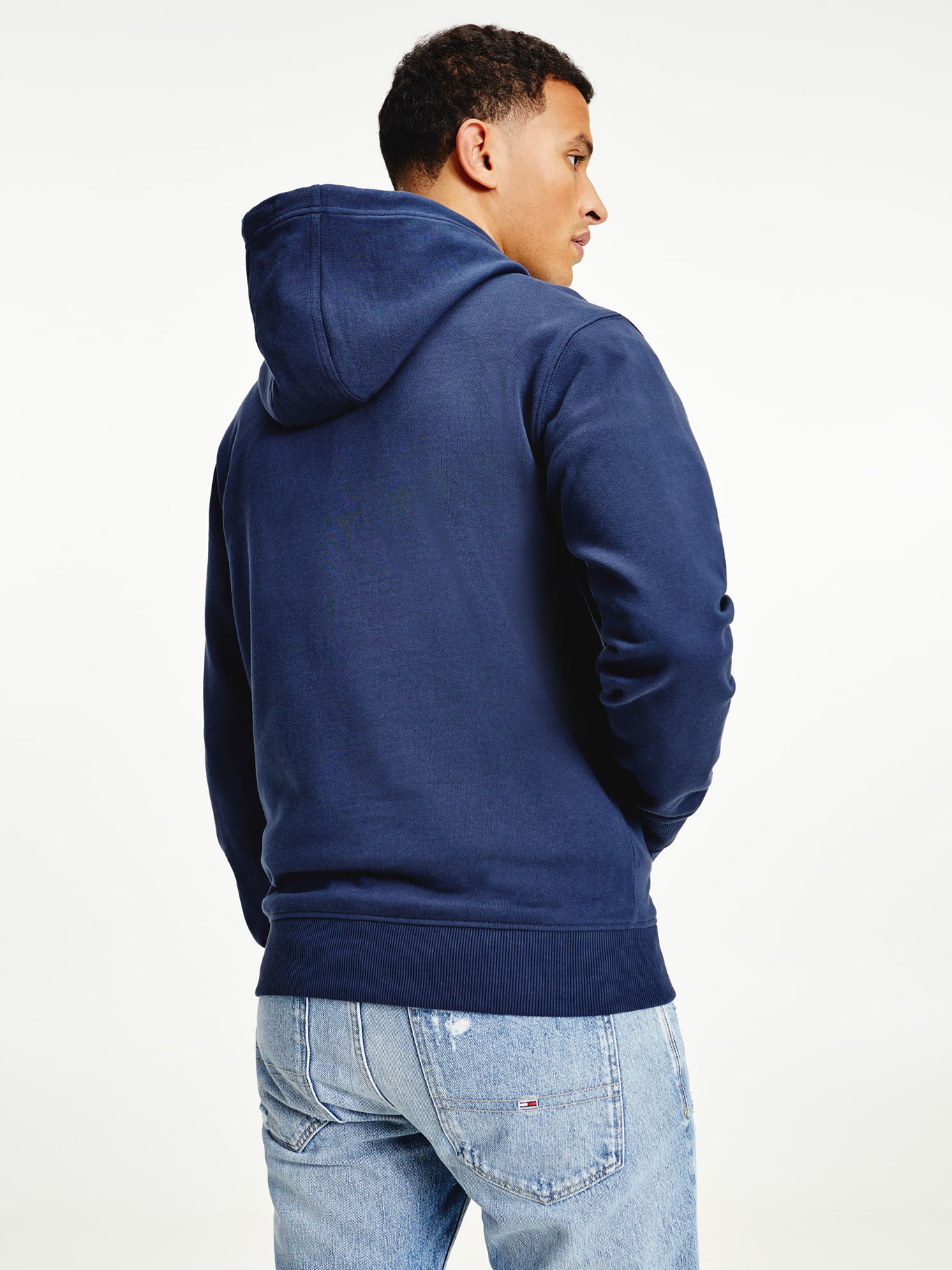 SUETER ESSENTIAL CON LOGO Y HOODIE