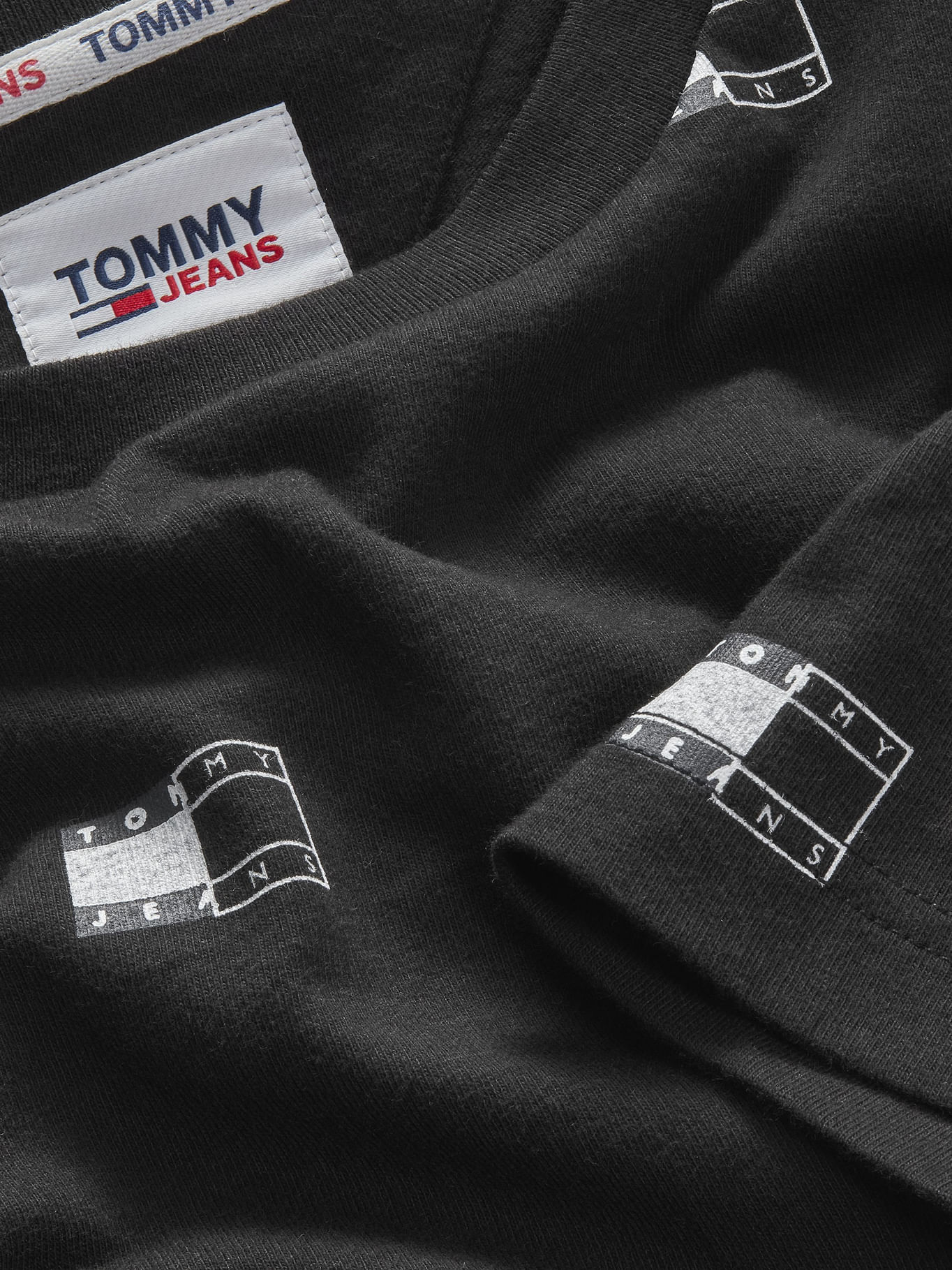 T-SHIRT CON ESTAMPADO DE LOGOS