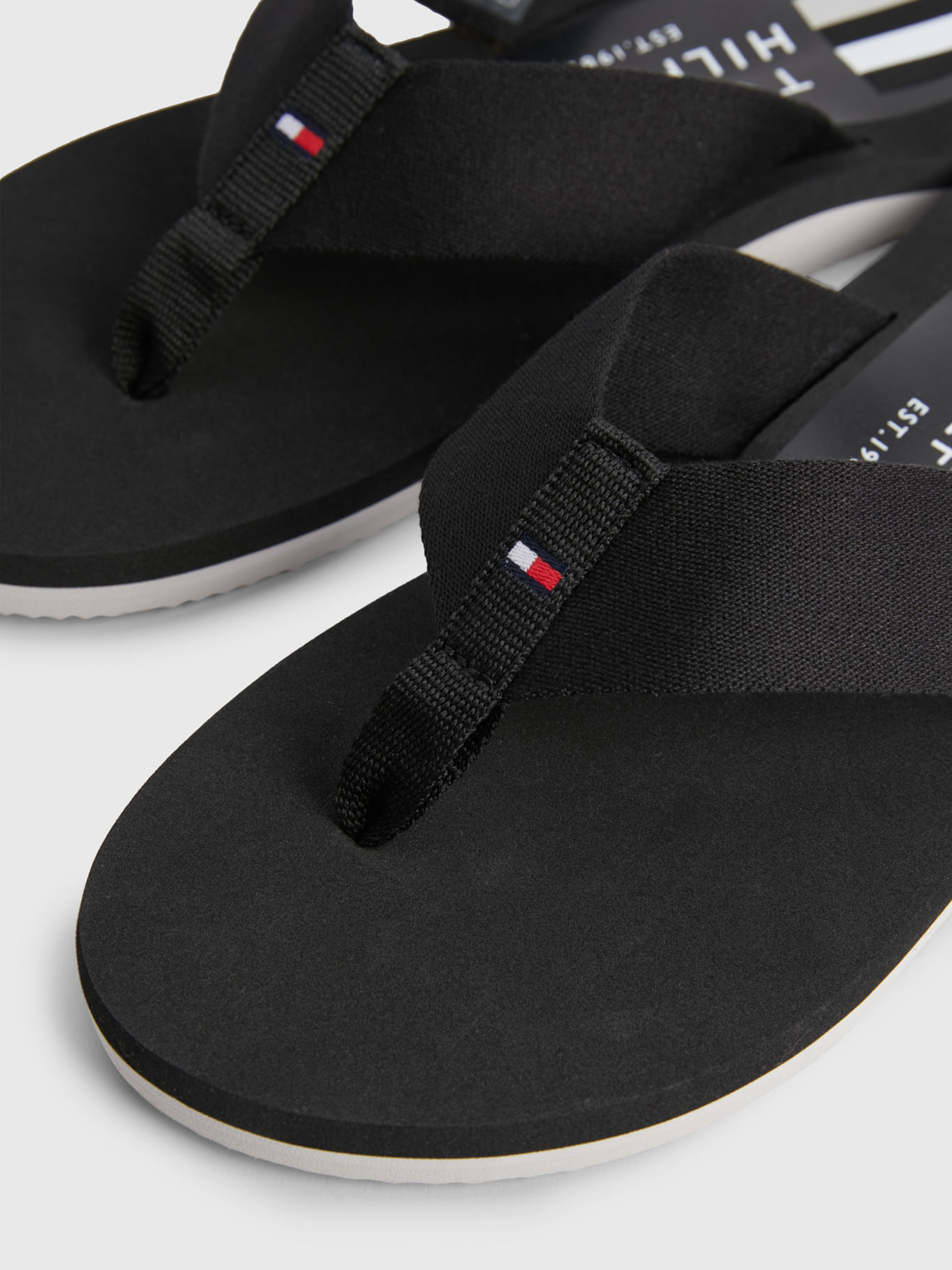 CHANCLETAS CON DETALLES LATERALES