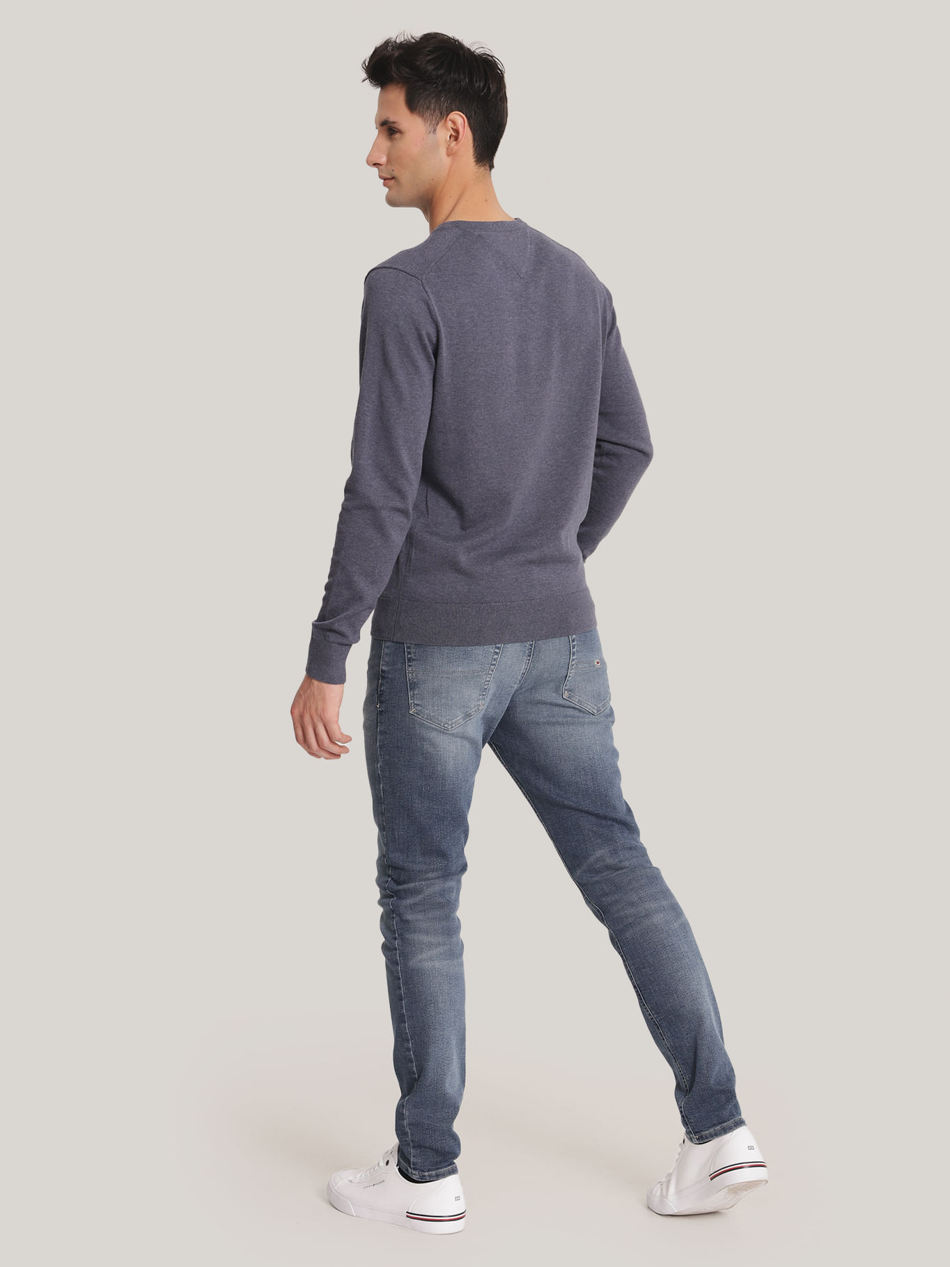 Suéter essential de cuello v