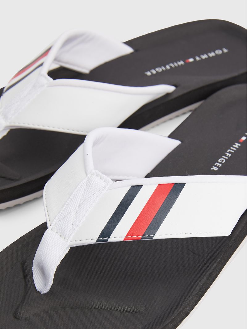 Chancletas con tiras acolchadas